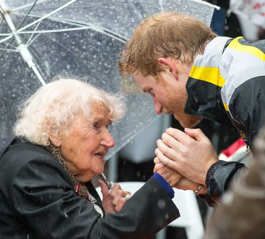 War Widow Daphne Dunne, Who Shared a Special Bond With Prince Harry ...