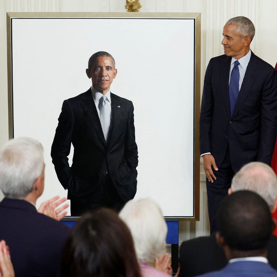 Barack and Michelle Obama Visit the White House to Unveil Their ...