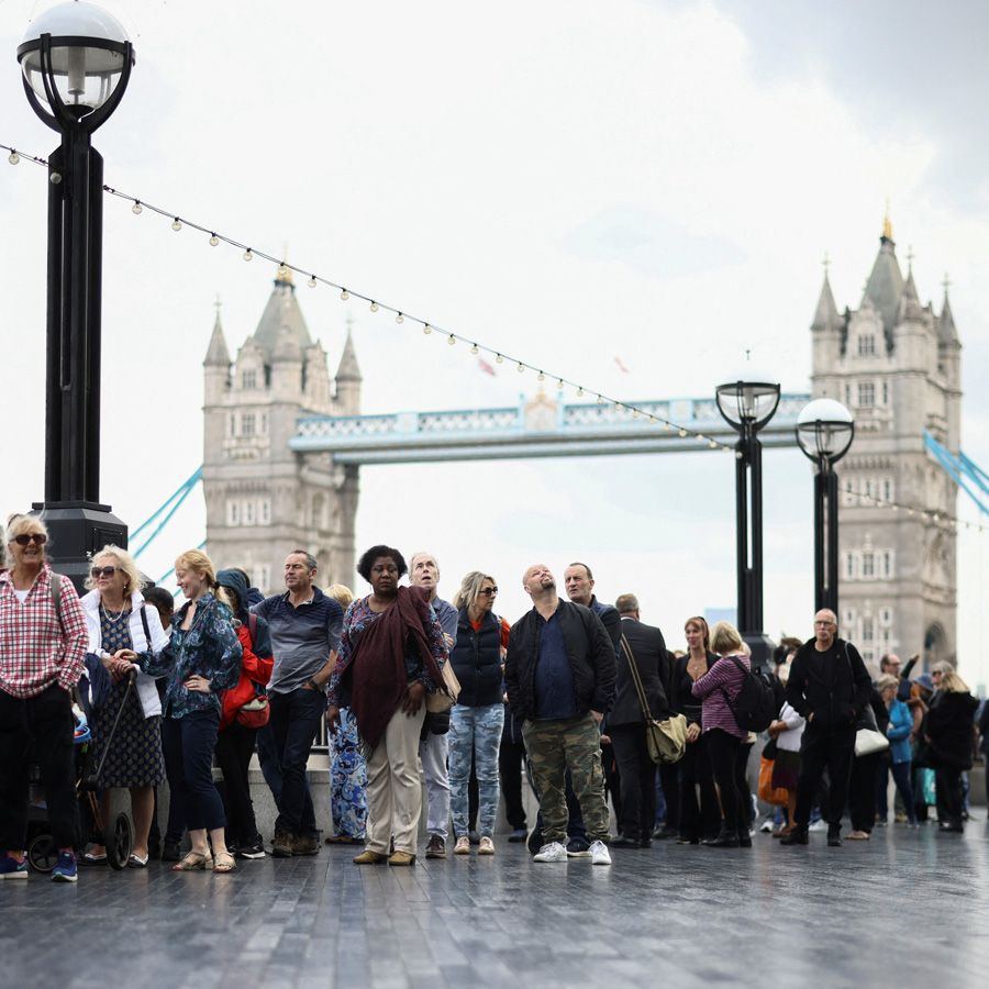 Mourners Queue for Miles as Queen Elizabeth's Funeral Details are ...